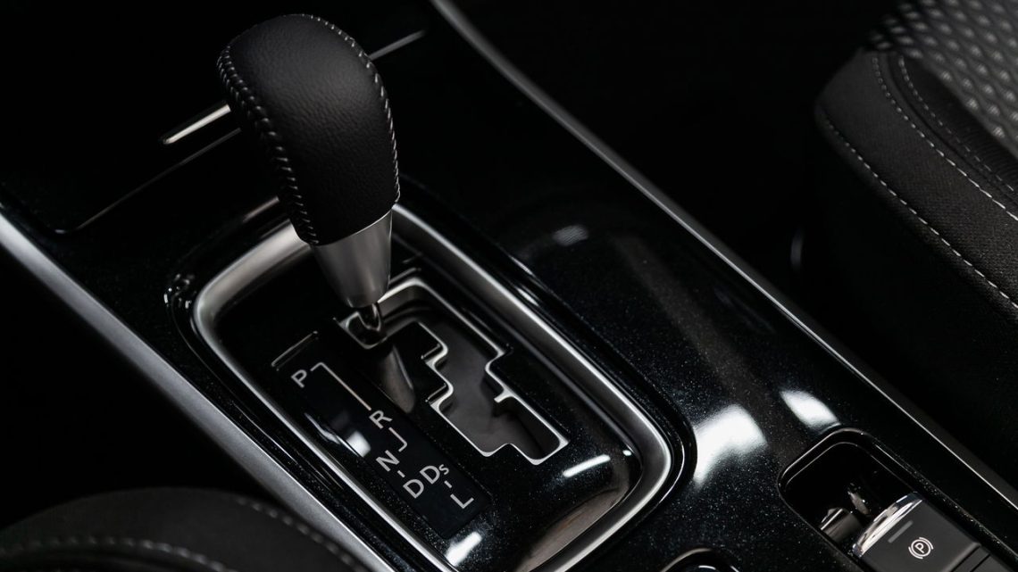 Procedimentos para desligar um carro automático com segurança - Comentei!